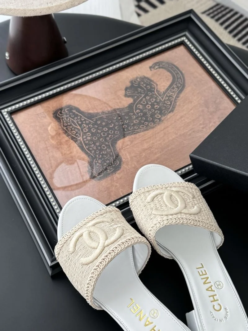Top mirror Chanel Slippers