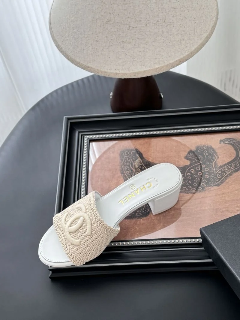 Top mirror Chanel Slippers
