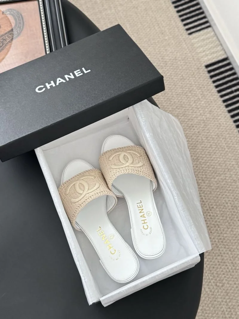 Top mirror Chanel Slippers