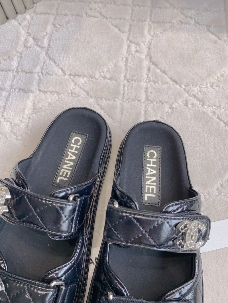 Top mirror Chanel Slippers