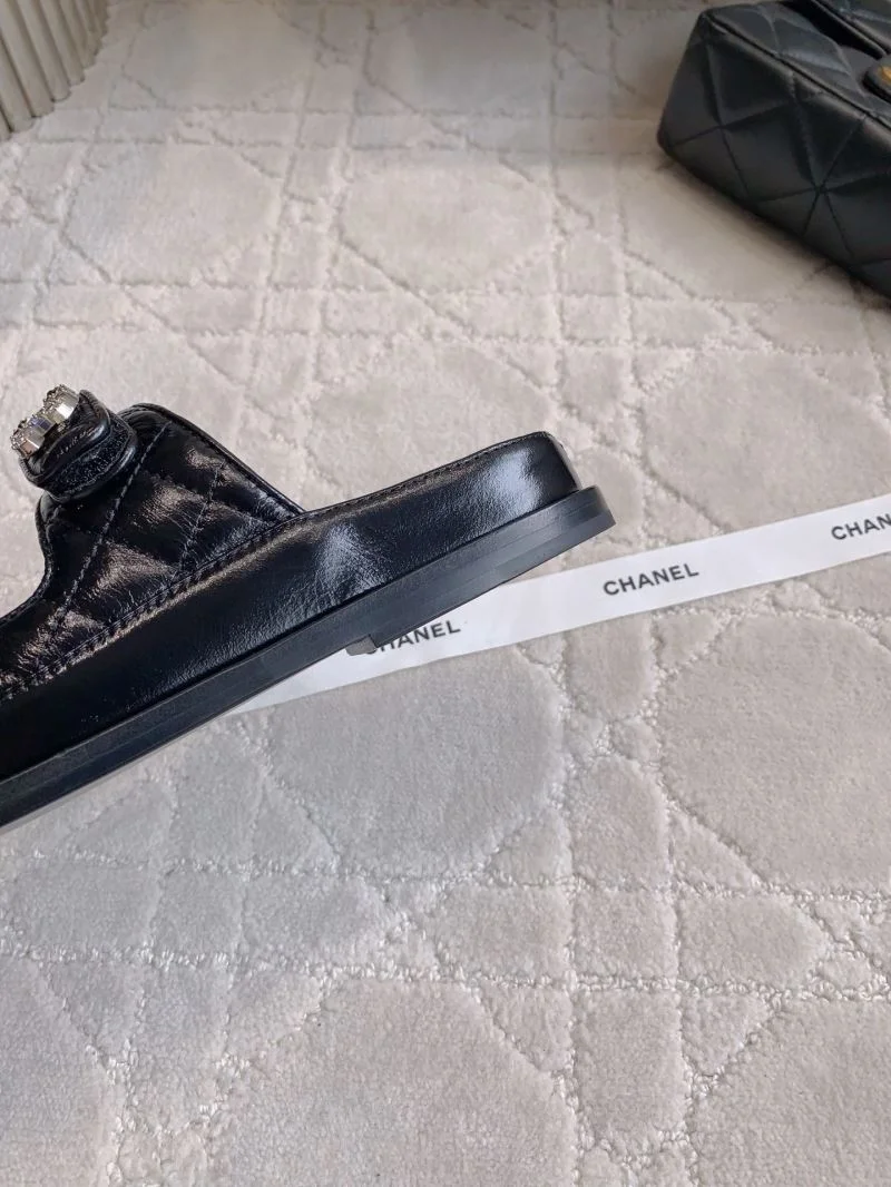 Top mirror Chanel Slippers