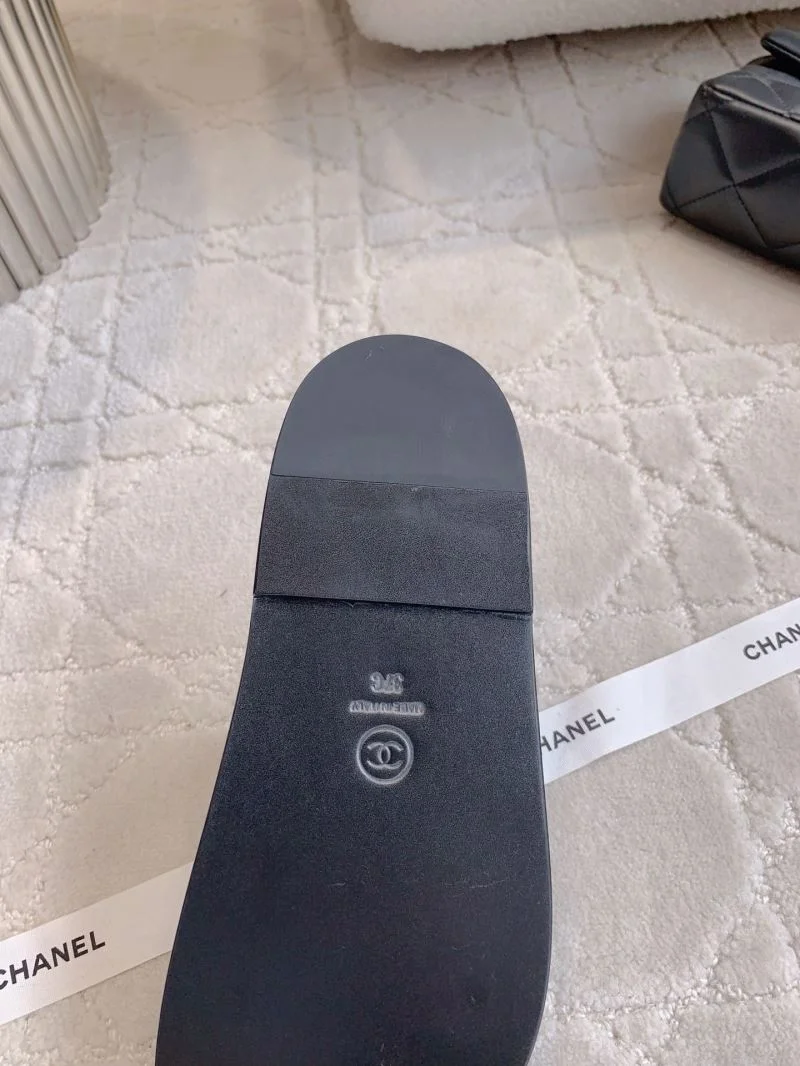 Top mirror Chanel Slippers
