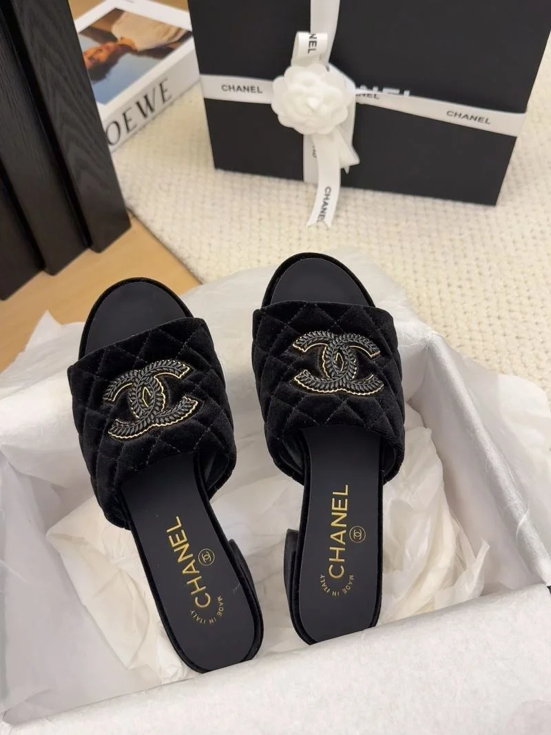 Top match Chanel Slippers
