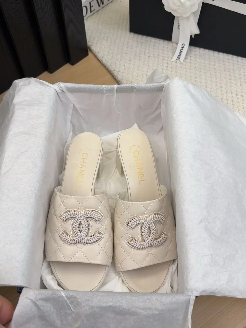 Mirror quality Chanel Slippers
