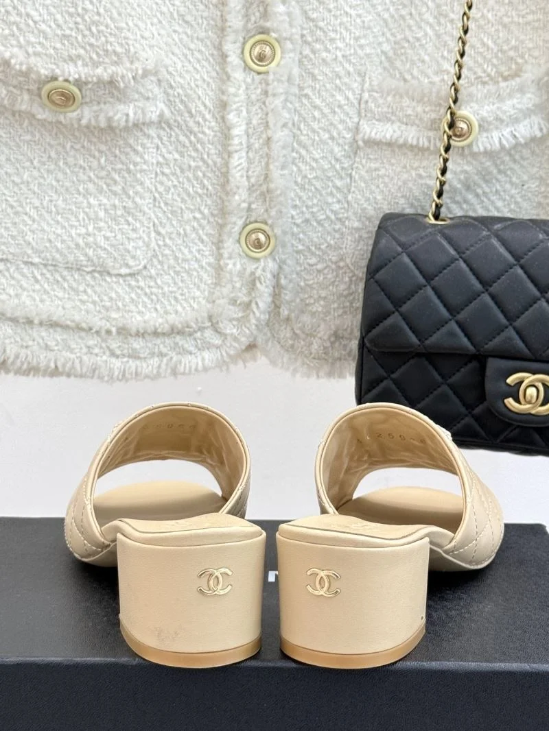 Low-cost Chanel Slippers