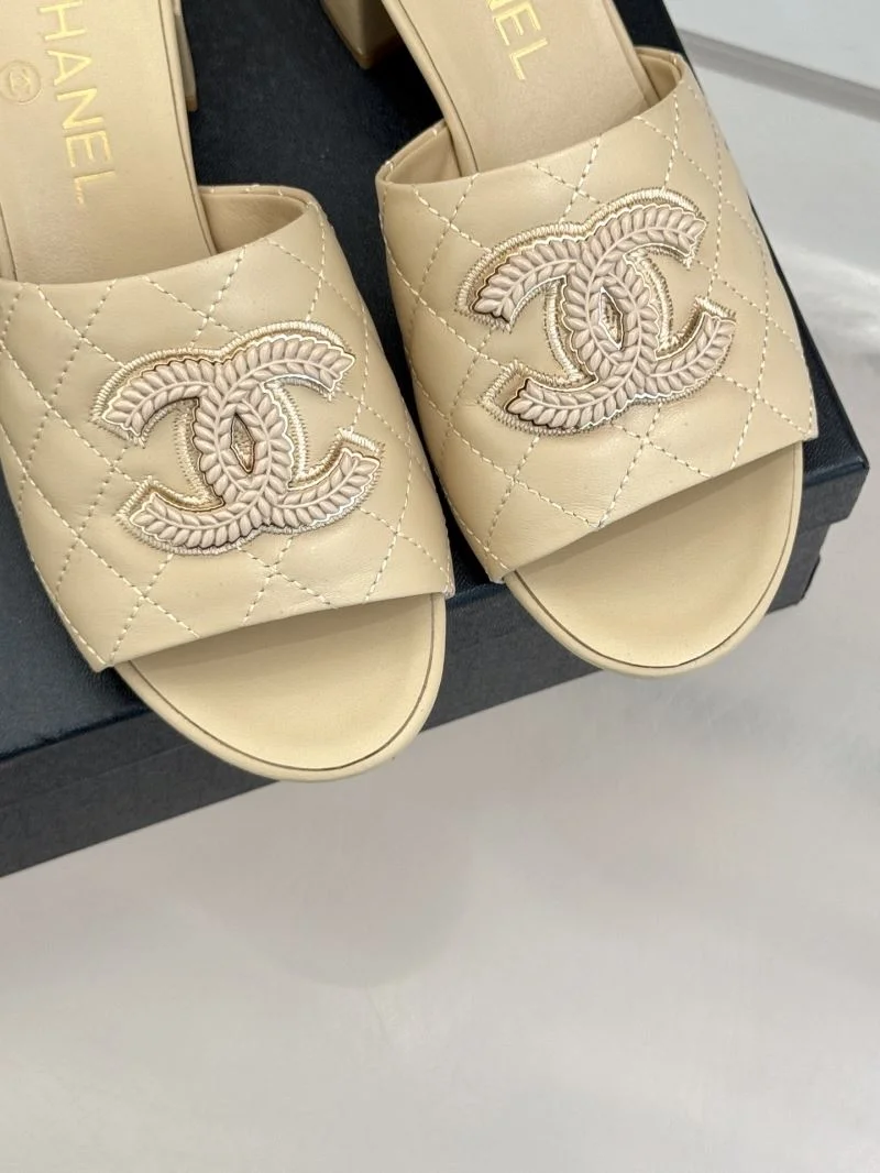 Low-cost Chanel Slippers