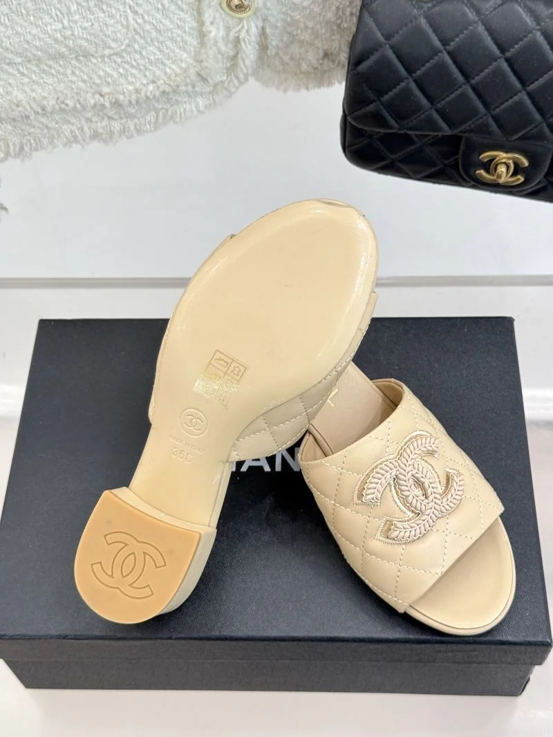 Low-cost Chanel Slippers