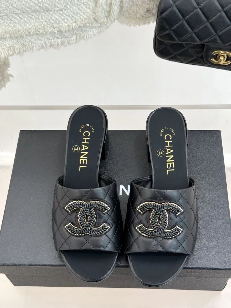Low-cost Chanel Slippers