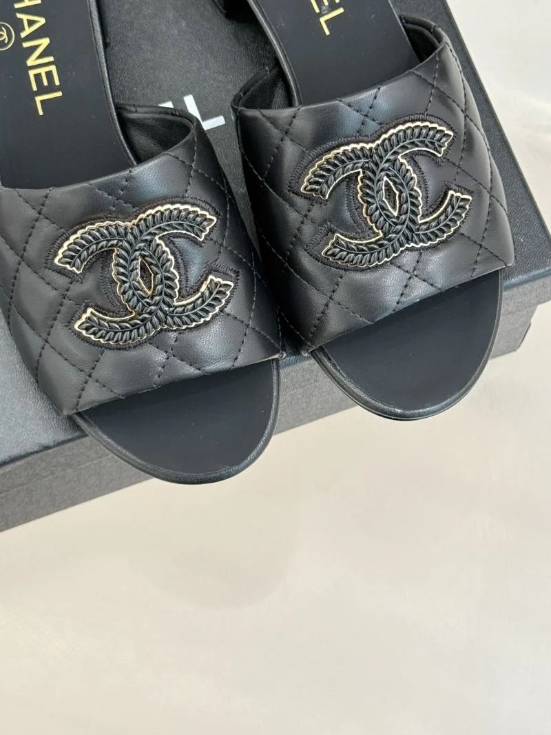 Low-cost Chanel Slippers