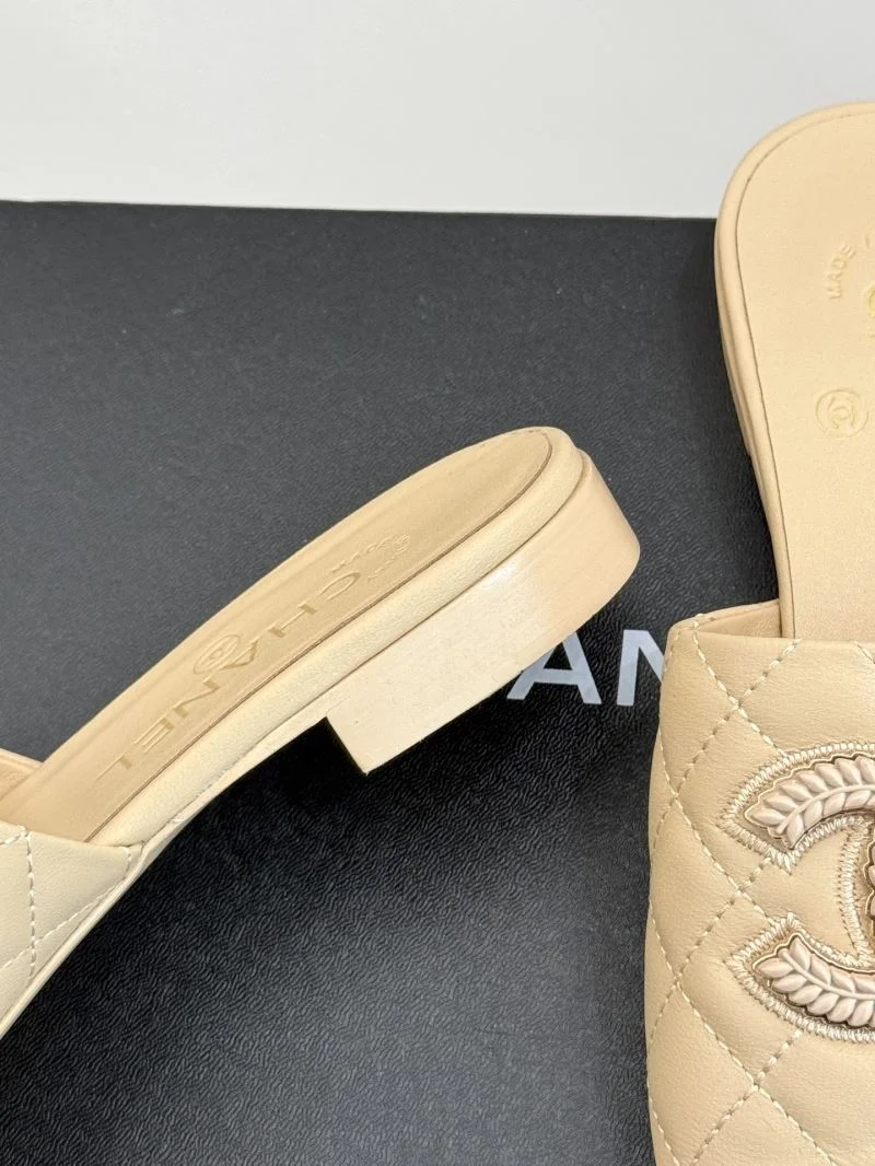 Top match Chanel Slippers