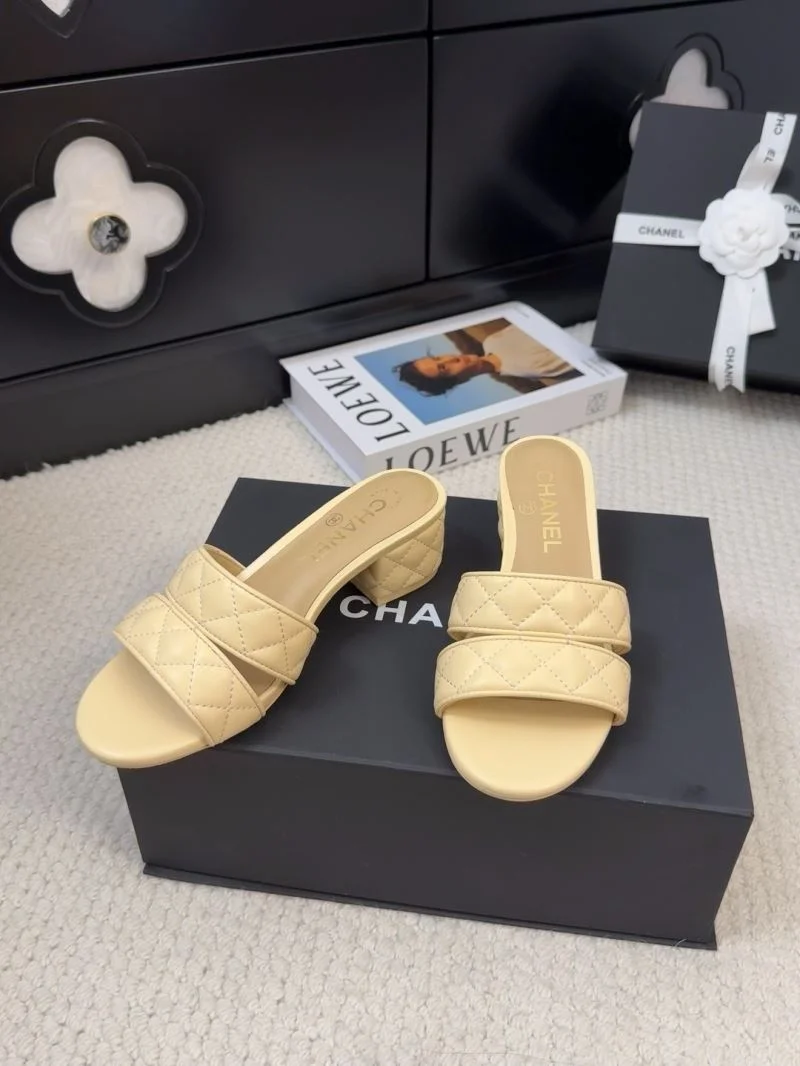 Low-cost Chanel Slippers