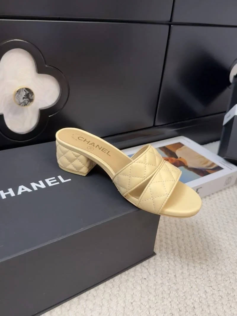 Low-cost Chanel Slippers