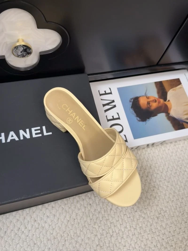 Low-cost Chanel Slippers