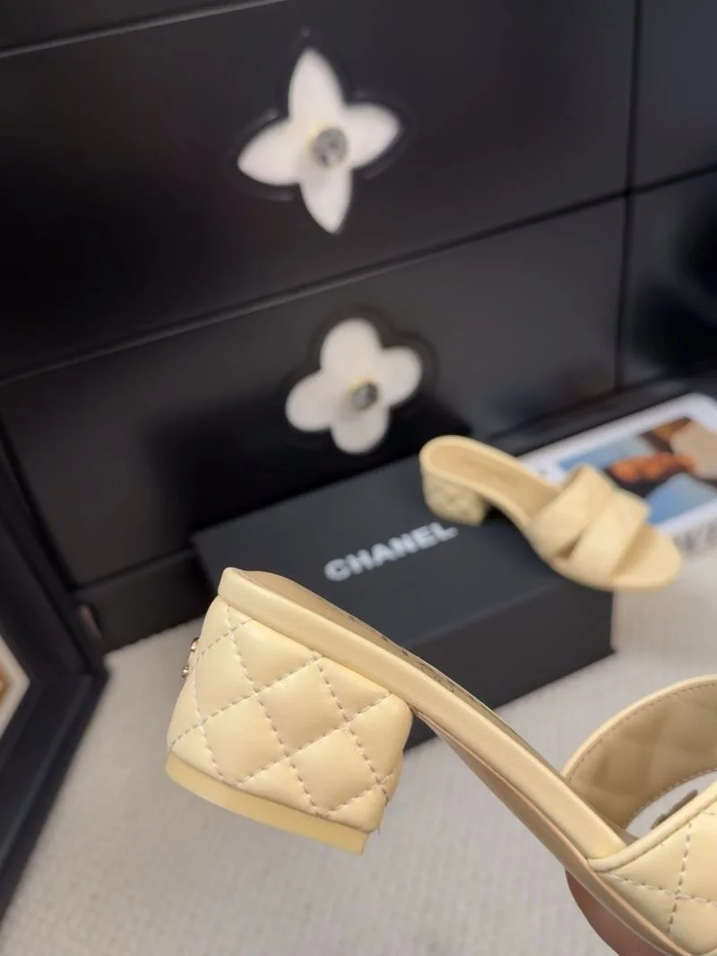 Low-cost Chanel Slippers