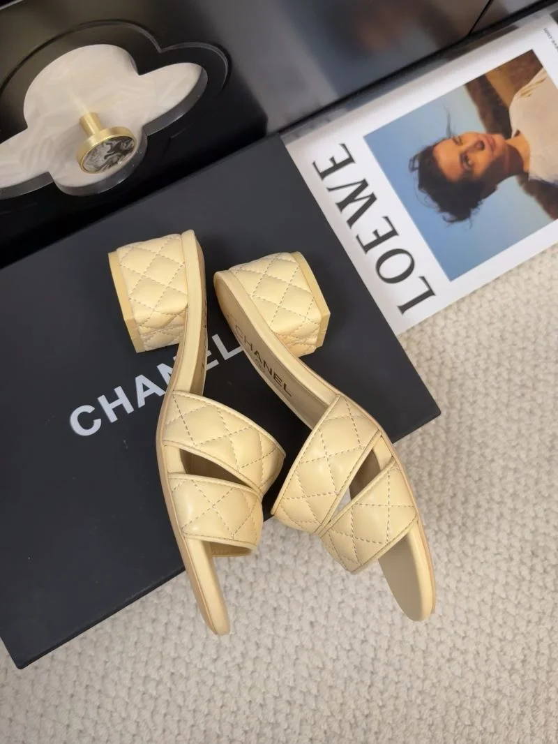 Low-cost Chanel Slippers