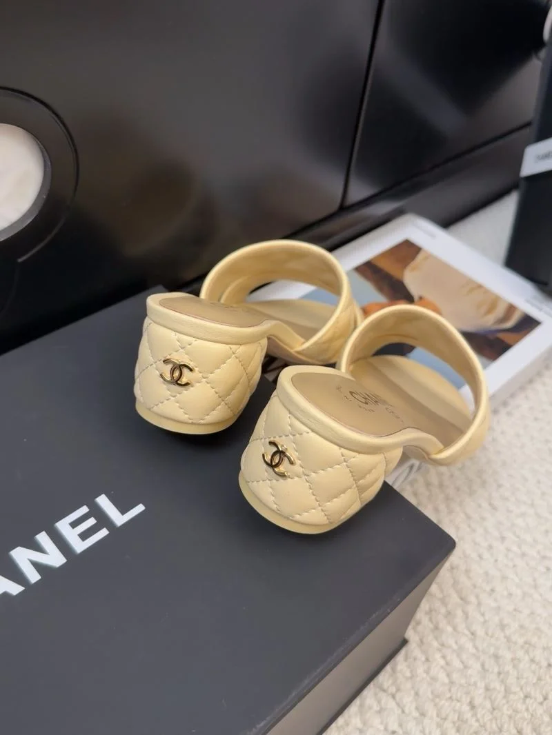 Low-cost Chanel Slippers