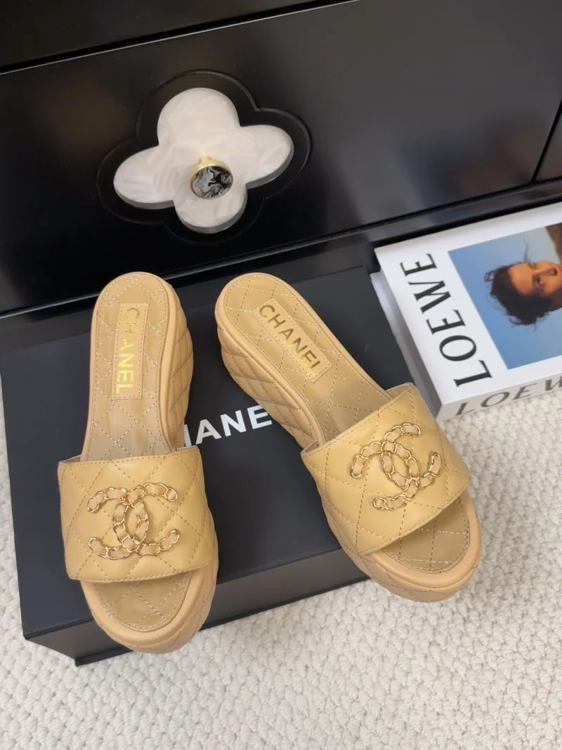 Low-cost Chanel Slippers