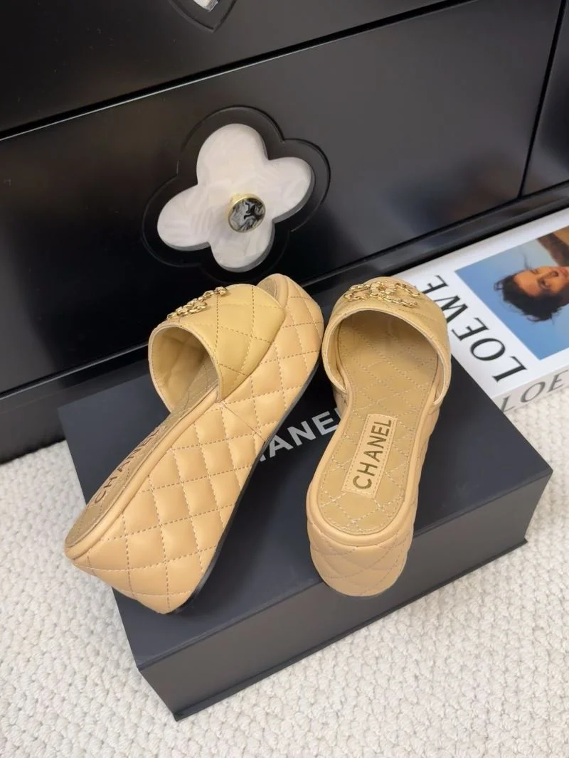 Low-cost Chanel Slippers
