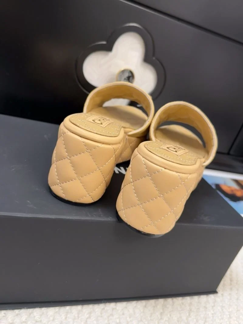 Low-cost Chanel Slippers