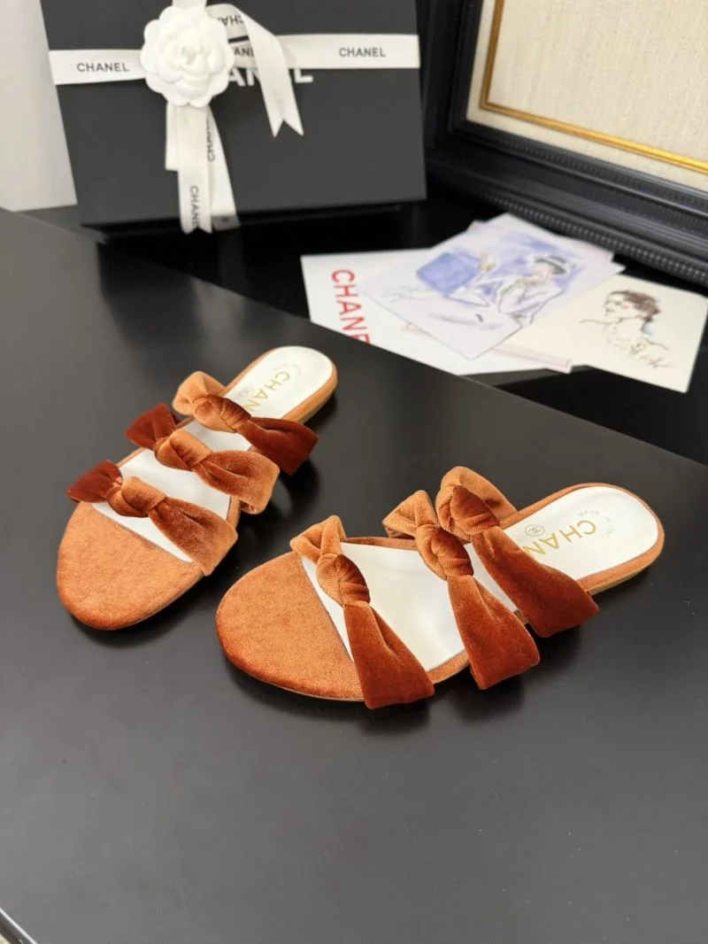 Top mirror Chanel Slippers
