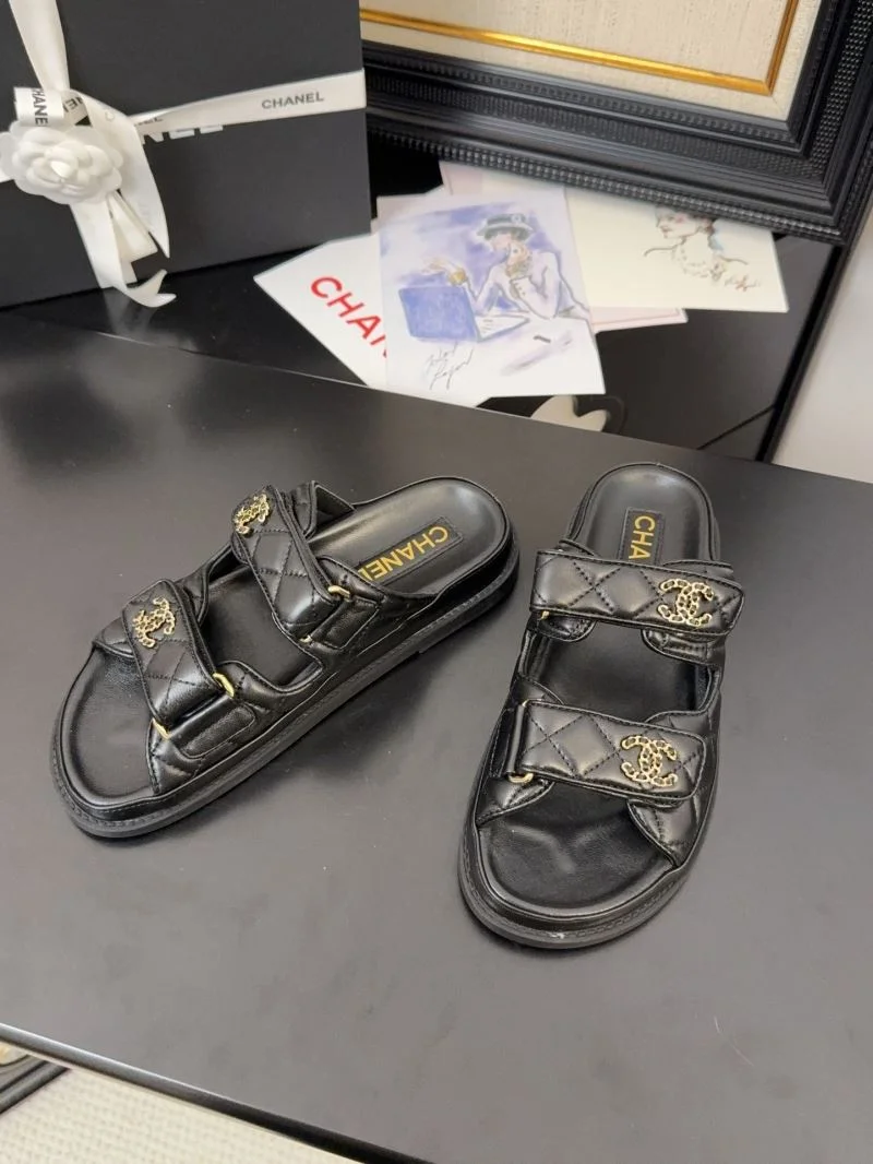 Low-cost Chanel Slippers