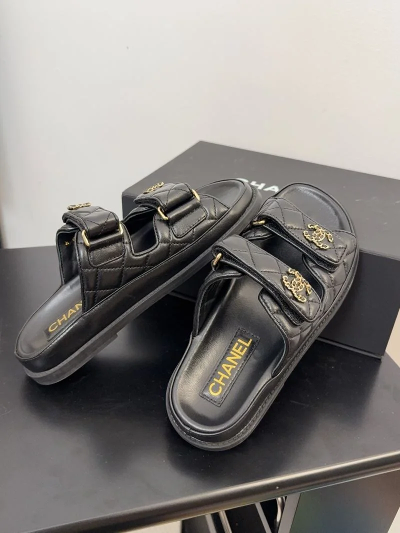 Low-cost Chanel Slippers
