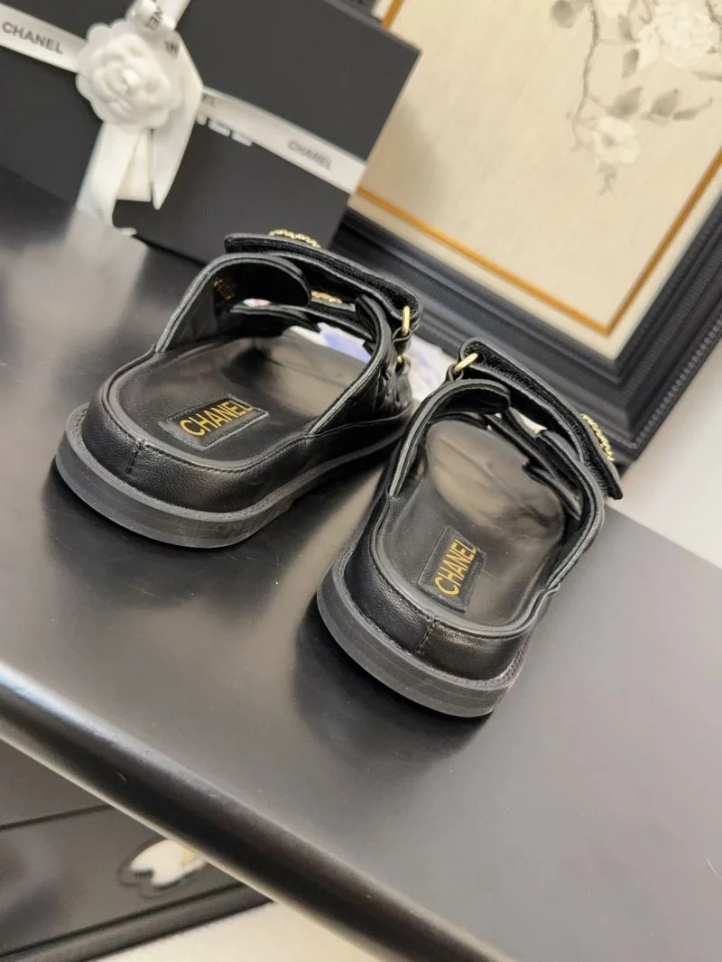 Low-cost Chanel Slippers