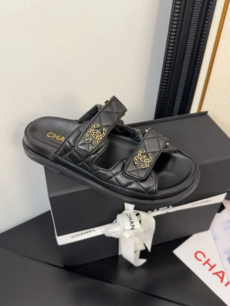 Low-cost Chanel Slippers