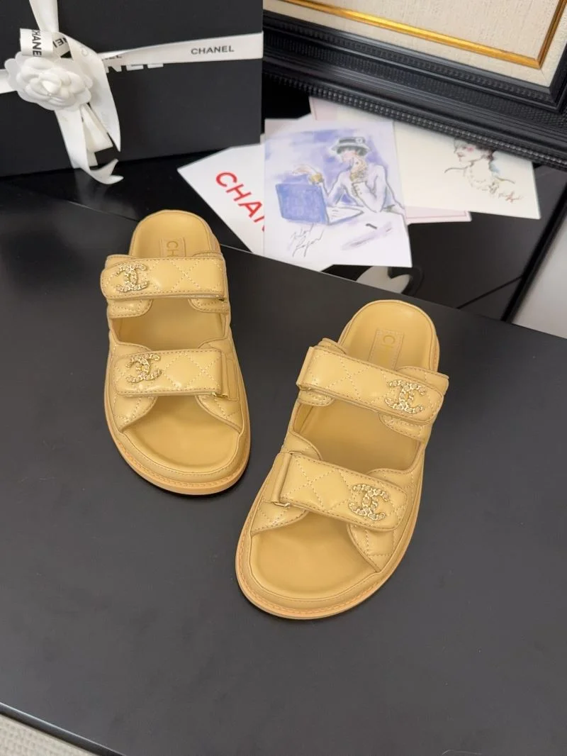 Low-cost Chanel Slippers