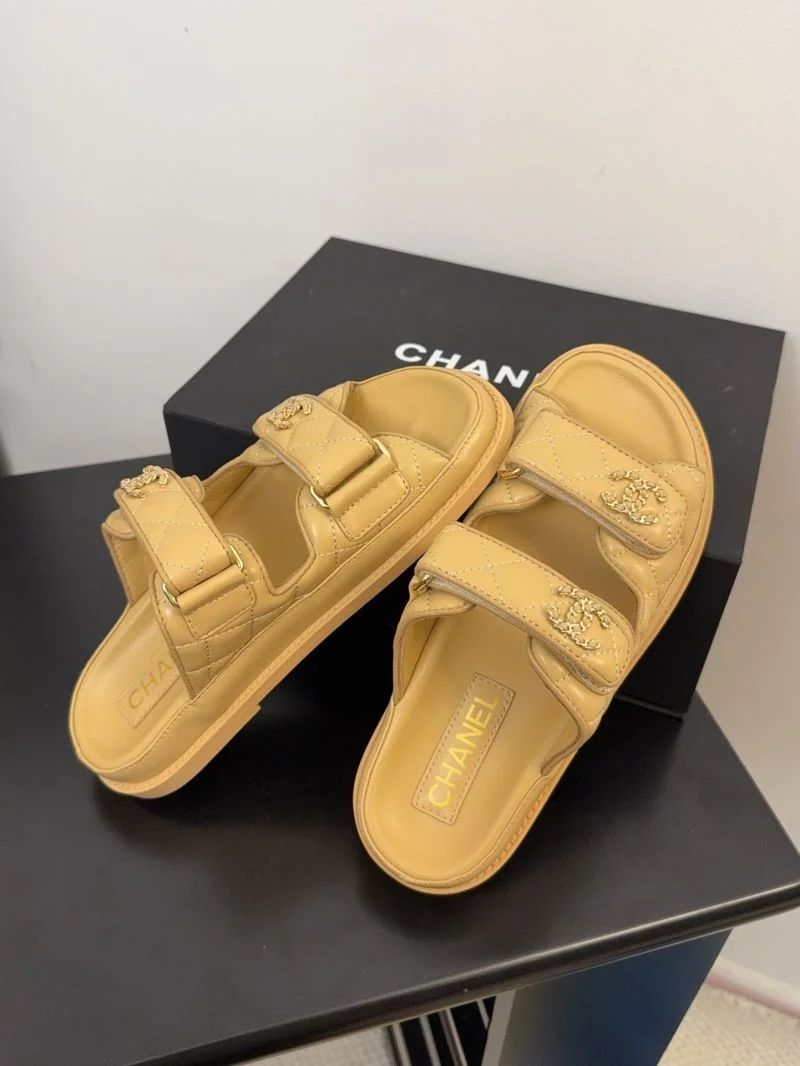 Low-cost Chanel Slippers