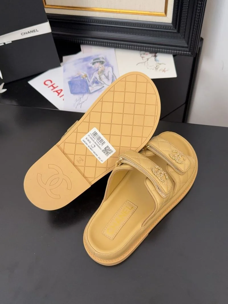 Low-cost Chanel Slippers