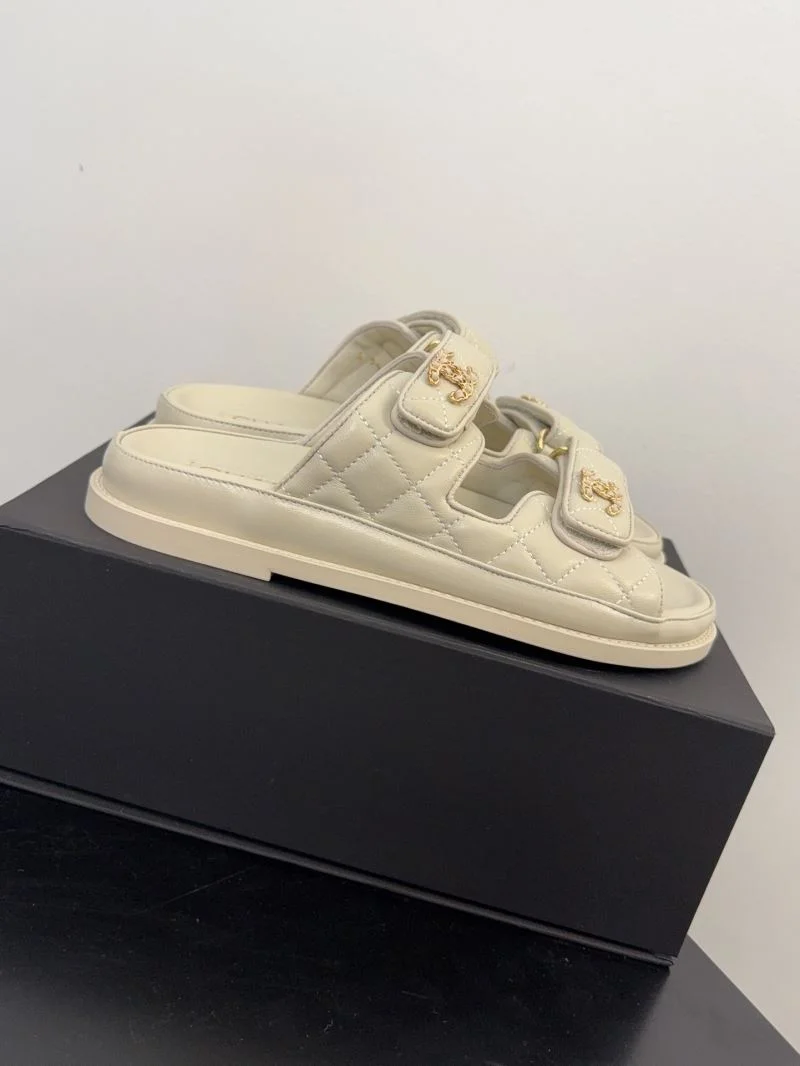 Accurate model Chanel Slippers