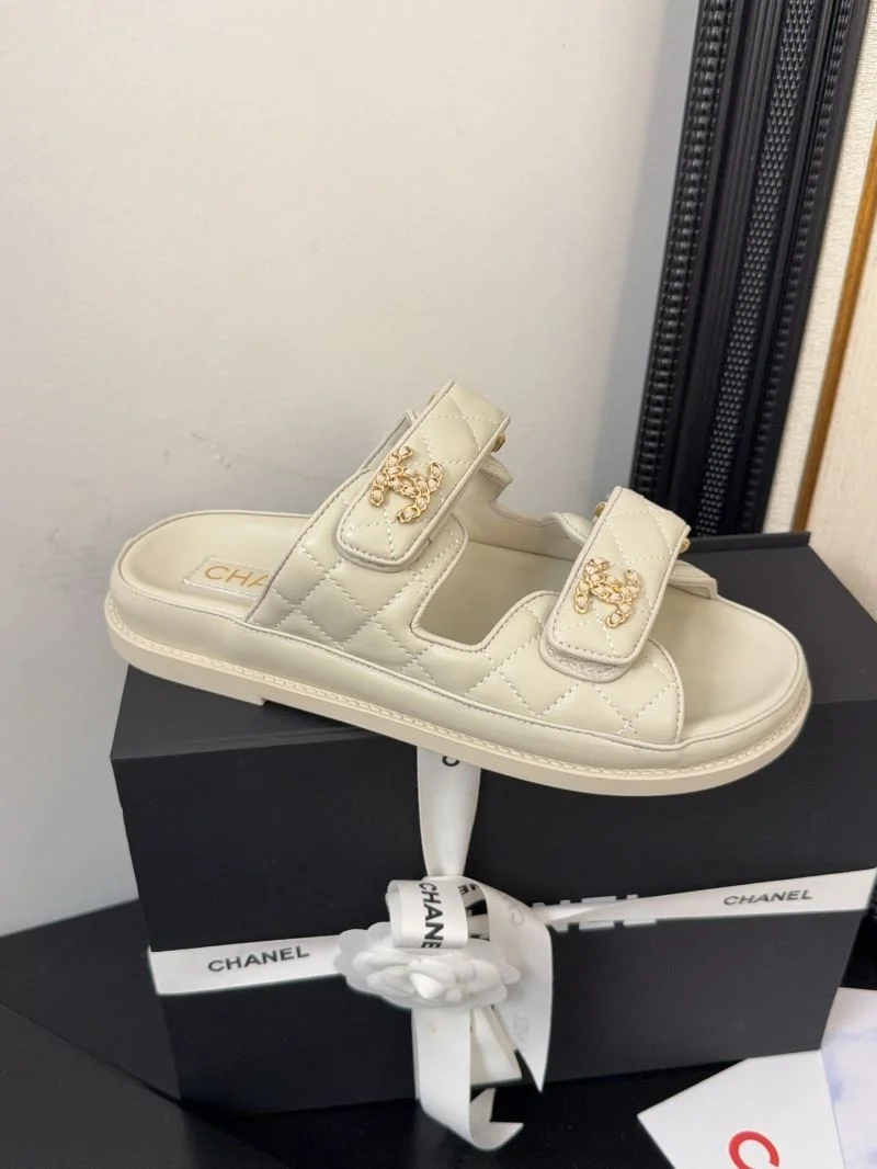 Accurate model Chanel Slippers
