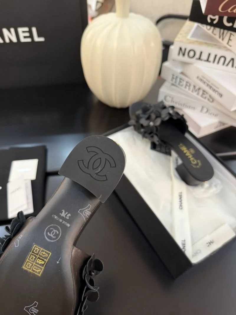 Top match Chanel Slippers