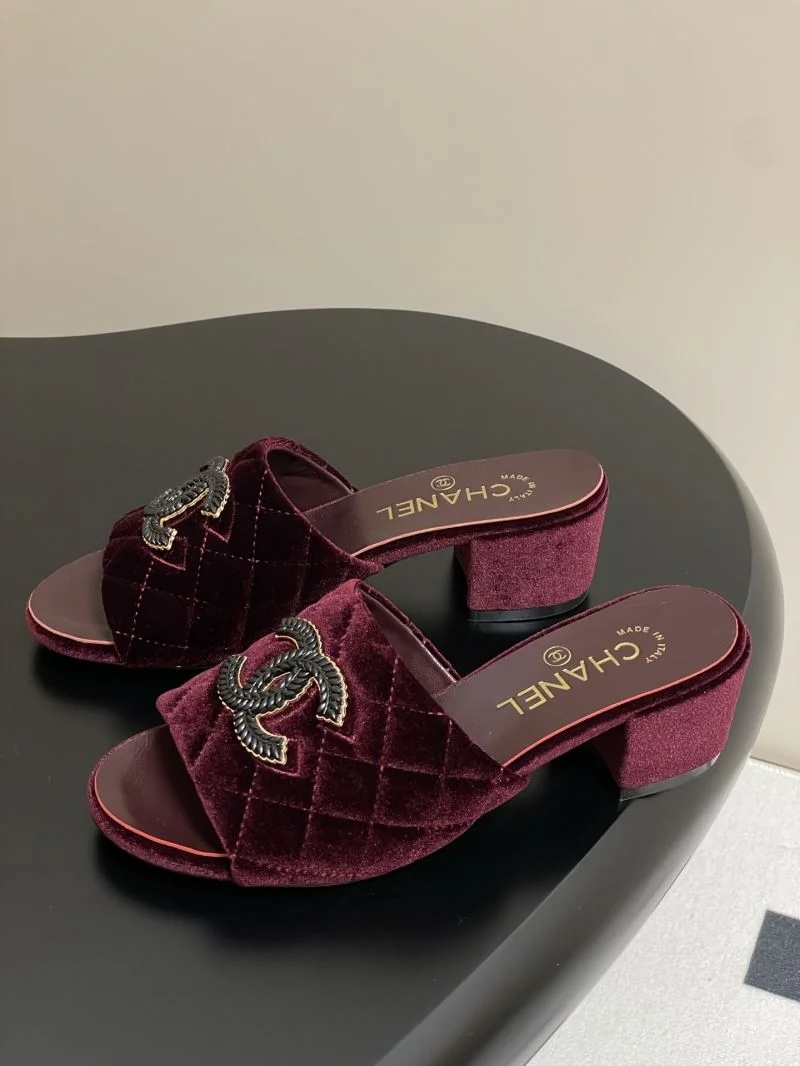 Top mirror Chanel Slippers