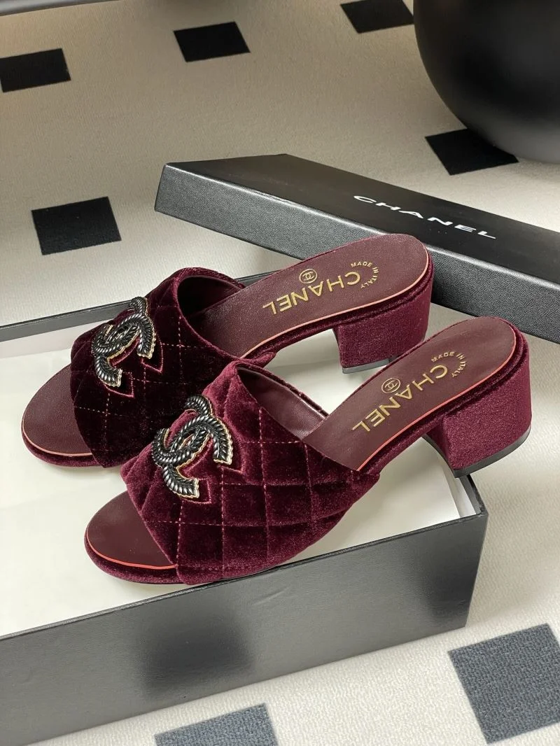 Top mirror Chanel Slippers