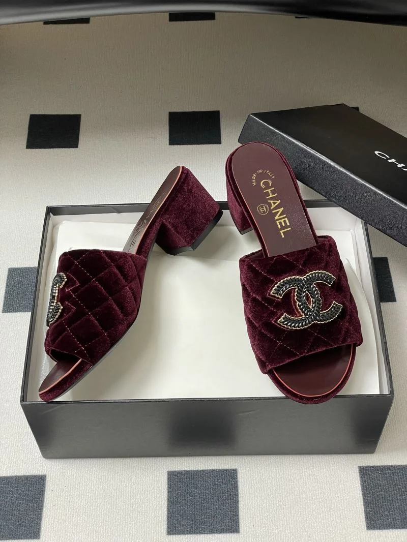 Top mirror Chanel Slippers