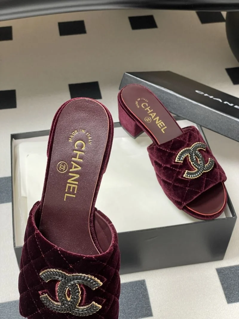 Top mirror Chanel Slippers