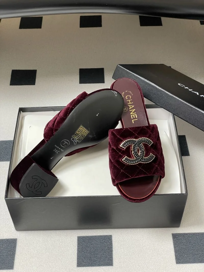 Top mirror Chanel Slippers