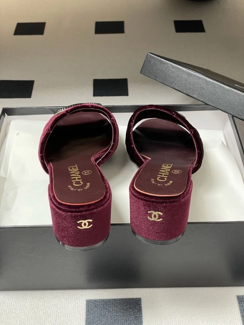 Top mirror Chanel Slippers