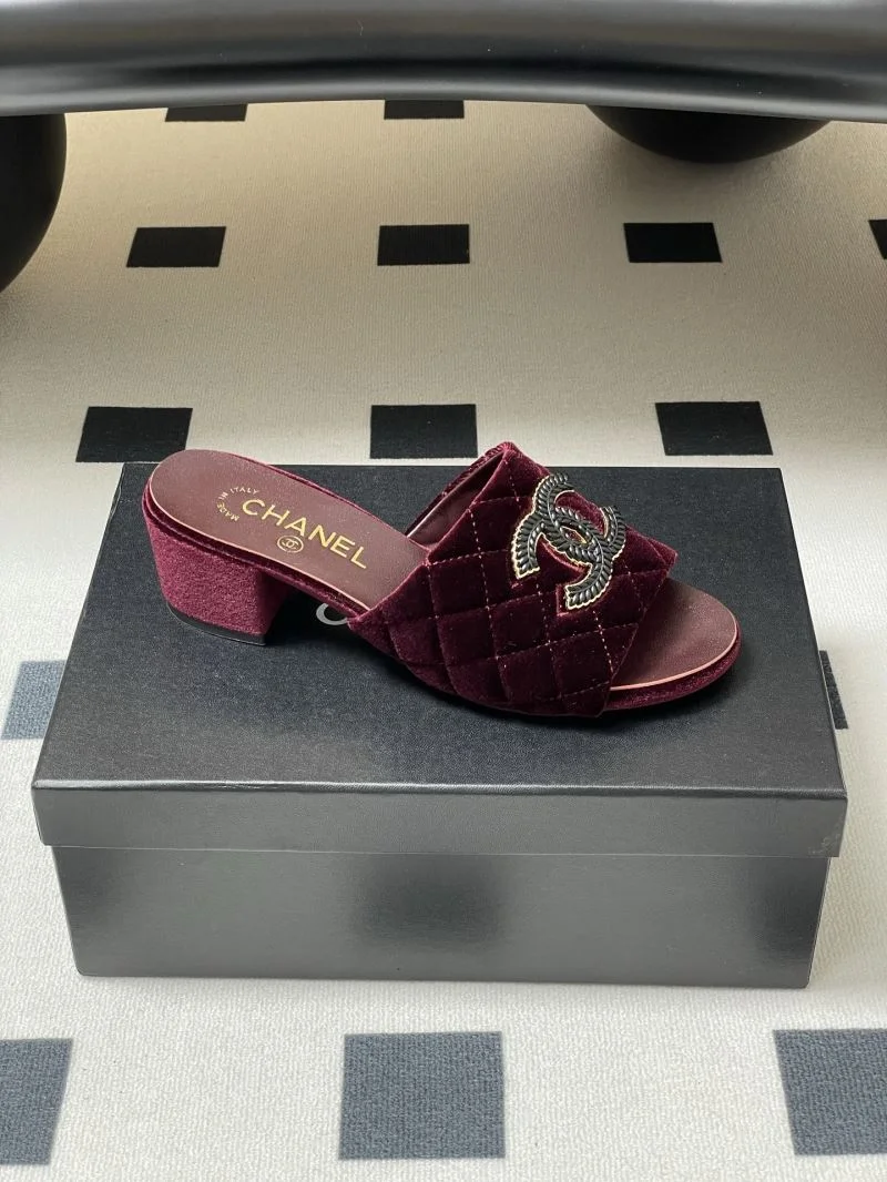 Top mirror Chanel Slippers