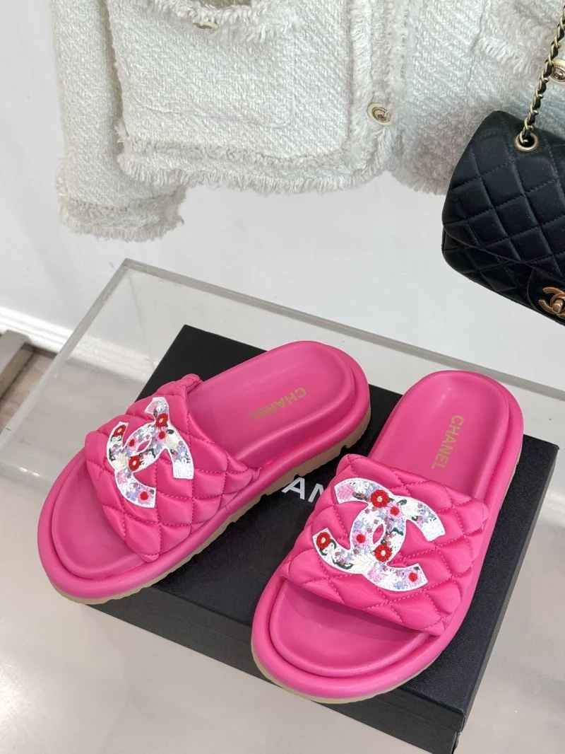 Low-cost Chanel Slippers