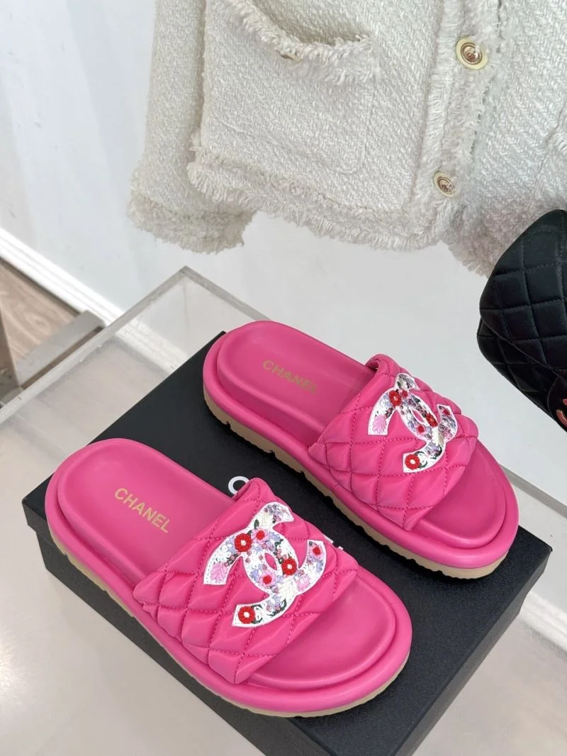 Low-cost Chanel Slippers