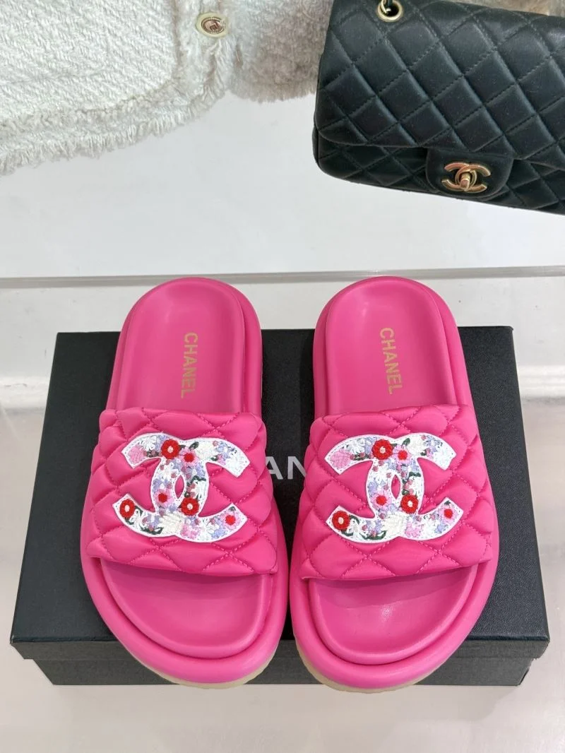 Low-cost Chanel Slippers