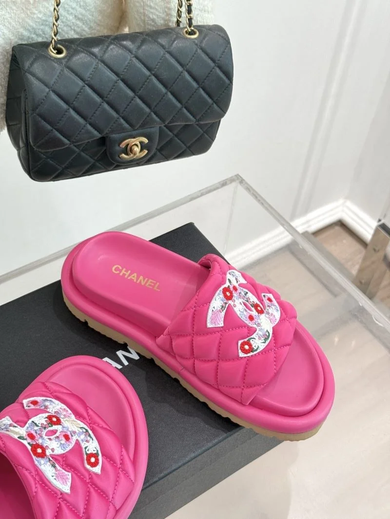 Low-cost Chanel Slippers