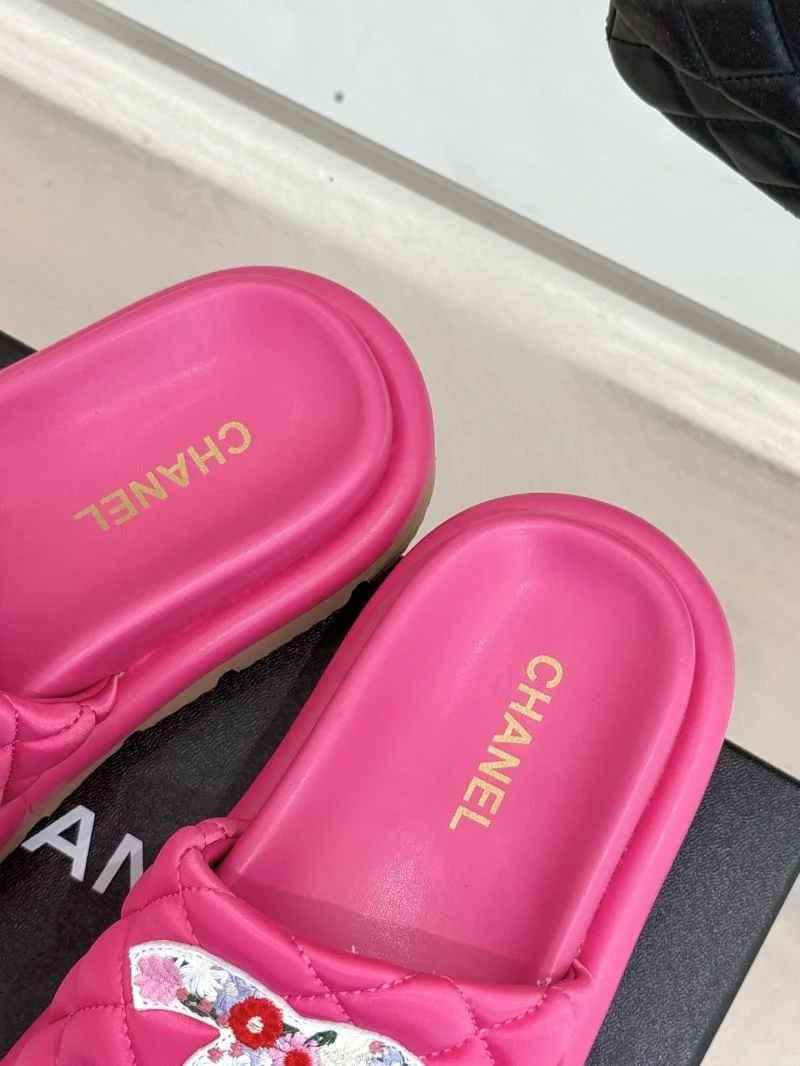 Low-cost Chanel Slippers