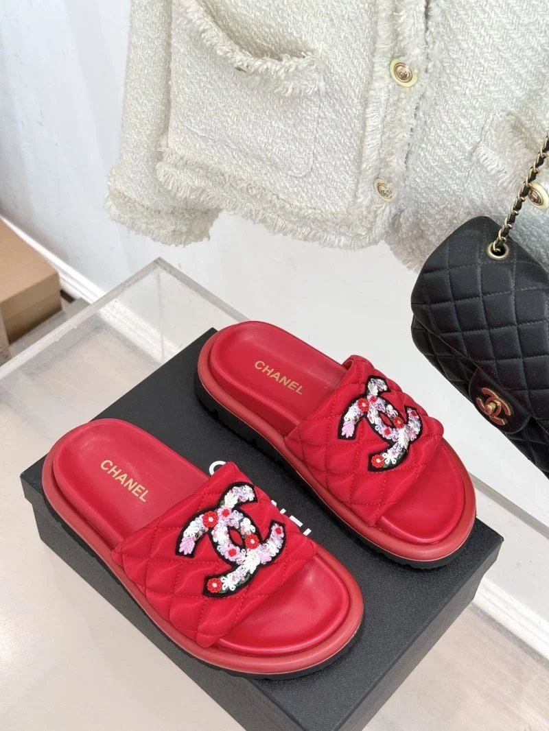 Low-cost Chanel Slippers