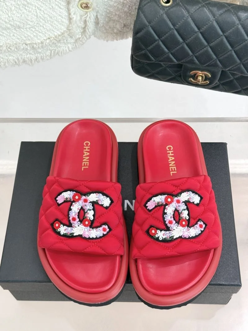 Low-cost Chanel Slippers