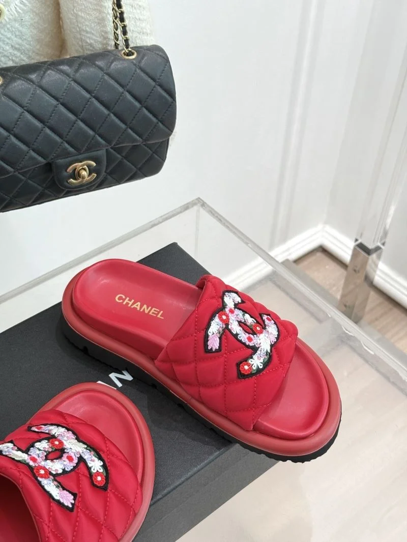 Low-cost Chanel Slippers