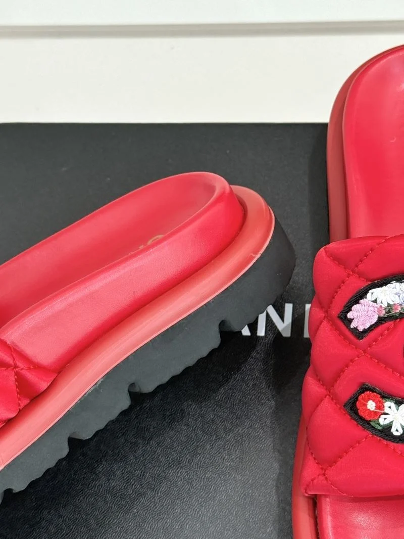 Low-cost Chanel Slippers